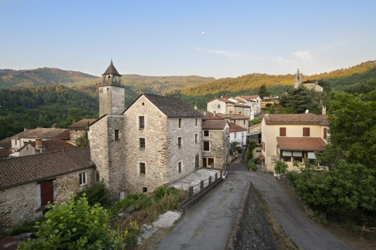 Collet de Dèze - Des Cévennes au Mont Lozère, Office du Tourisme