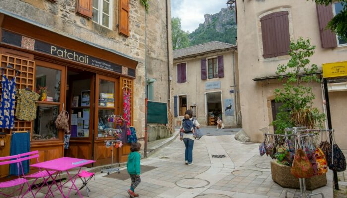 CENTRE HISTORIQUE DE FLORAC - Des Cévennes au Mont Lozère, Office du ...